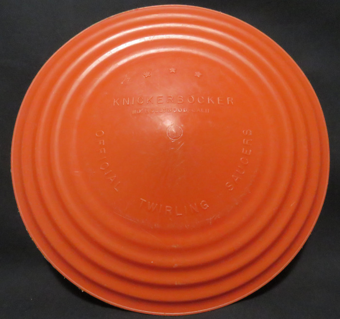 Spinning Plates :: Taikasana frisbee